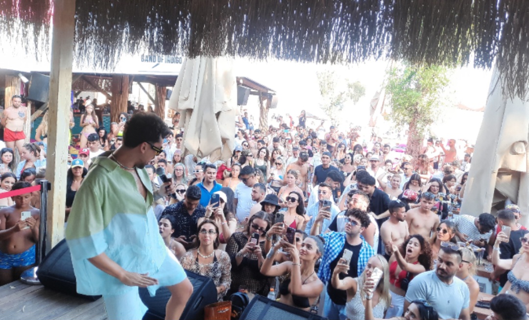 Kerimcan Durmaz, Bodrum Alora Beach Club de sahne aldı - Bodrum'da Bir Gün